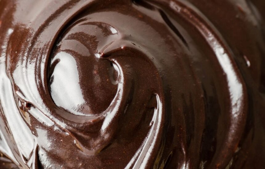 Easy Chocolate Dipping Sauce Recipe ⋆ Lone Star Gatherings